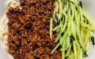 炸酱面是哪里的特色_炸酱面怎么做才正宗