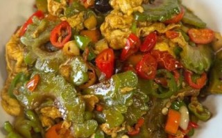 苦瓜炒鸡蛋怎么做不苦又好吃_苦瓜去苦技巧