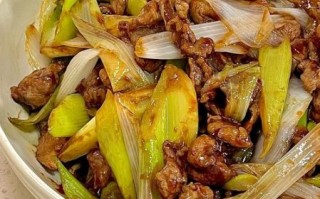 葱爆羊肉盖饭怎么做_葱爆羊肉盖饭热量高吗