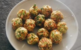 素炸萝卜丝丸子怎么做_萝卜丝丸子不松散技巧