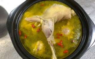 产妇老母鸡汤怎么炖_坐月子老母鸡炖汤做法