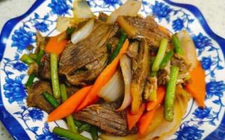 蒜苗炒牛肉片怎么做_家常做法步骤