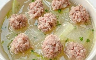 丸子汤里放什么配料好吃_家常丸子汤最佳搭配