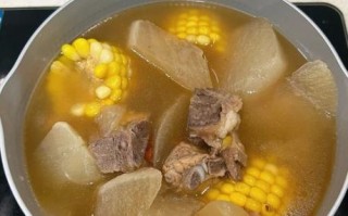 胡萝卜玉米排骨汤的做法_排骨汤怎么炖才奶白