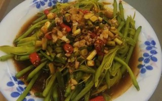 干黄花菜凉拌怎么做好吃_干黄花菜凉拌要不要焯水