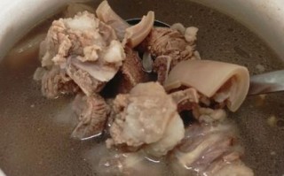 羊肉煲汤放什么材料最好_羊肉煲汤放什么去腥提鲜