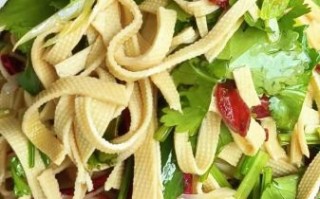 炝拌干豆腐怎么做_炝拌干豆腐要不要焯水