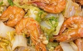 白菜炒大虾怎么炒好吃_白菜炒大虾用不用焯水