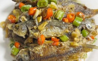 香酥鲫鱼怎么做_香酥鲫鱼的做法窍门