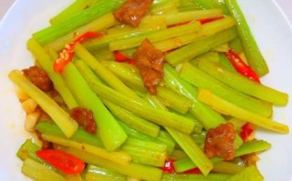 肉炒西芹怎么做_西芹炒肉要不要焯水