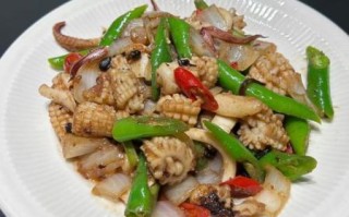 鲜鱿鱼怎么做好吃_鲜鱿鱼家常做法