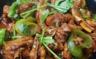 砂锅里焖一整只鸡怎么做_砂锅焖鸡要多久