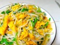 韭菜炒绿豆芽怎么炒才脆_韭菜炒绿豆芽要不要焯水