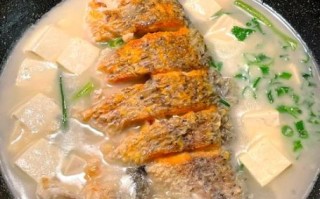 炖鱼汤加热水还是冷水_鱼汤奶白不腥秘诀
