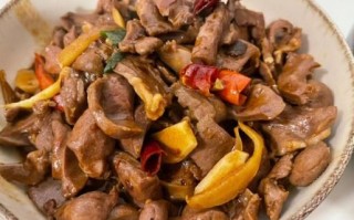 炒猪心用什么配菜_猪心炒什么好吃