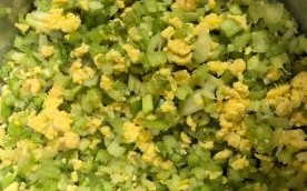 芹菜鸡蛋饺子怎么做_芹菜鸡蛋饺子馅怎么调