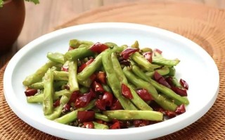 干煸四季豆怎么做_四季豆要不要焯水