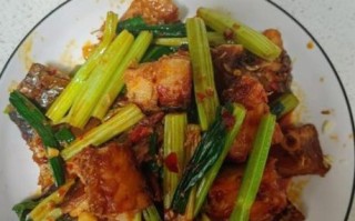 腊鱼怎么炒好吃_腊鱼炒之前要焯水吗