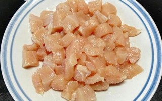 超市腌制好的宫保鸡丁怎么做_下锅前要不要洗