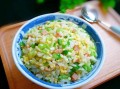 蛋炒饭怎么做才好吃_家常蛋炒饭的简单做法