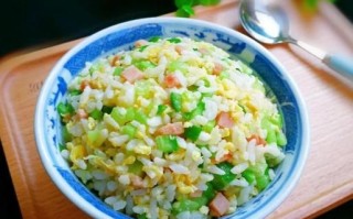 蛋炒饭怎么做才好吃_家常蛋炒饭的简单做法