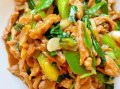 肉丝炒蒜苗怎么做_肉丝炒蒜苗用焯水吗