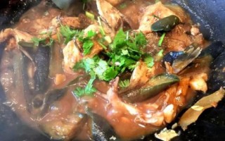 鲶鱼炖茄子撑死老爷子是真的吗_老人吃鲶鱼茄子禁忌