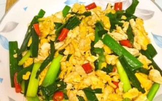 鸡蛋炒蒜苗怎么做_鸡蛋炒蒜苗热量高吗