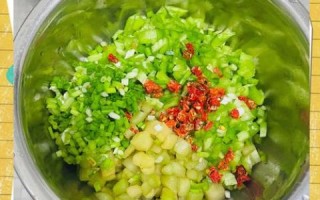 青椒茄子包子怎么做_青椒茄子包子馅调法