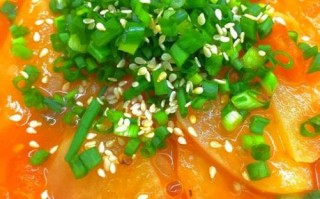 西红柿炒土豆片怎么做_西红柿炒土豆片需要焯水吗