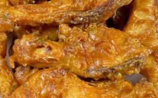 油炸草鱼块怎么做才酥脆_草鱼块炸多久才金黄