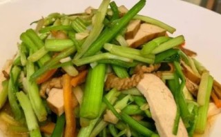 芹菜炒干子怎么炒好吃_芹菜炒干子要不要焯水