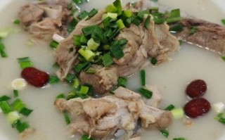 大骨头汤怎么熬才白_大骨头汤需要焯水吗
