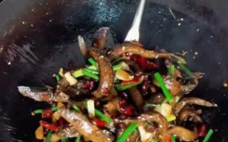 泥鳅钻豆腐怎么做_泥鳅钻豆腐的正宗做法