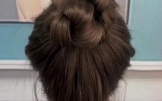 蓬松丸子头怎么扎_蓬松丸子头扎法步骤
