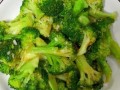 西兰花怎么烧好吃又简单_西兰花焯水几分钟