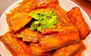 煎带鱼怎么做_煎带鱼怎么不粘锅