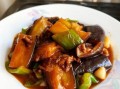红烧肉炖茄子怎么做_红烧肉炖茄子热量高吗