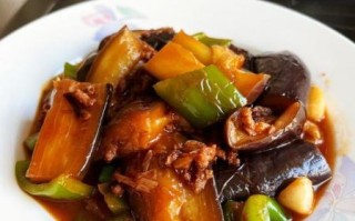 红烧肉炖茄子怎么做_红烧肉炖茄子热量高吗