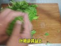 罐头鱼炒油麦菜怎么做_罐头鱼炒油麦菜需要焯水吗