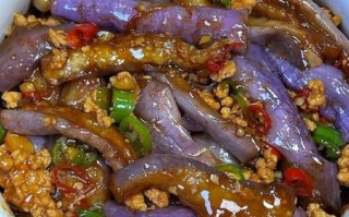 红烧茄子不用油炸怎么做_少油版茄子软糯秘诀