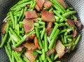豆角炒腊肉怎么做_豆角炒腊肉家常做法