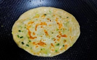 葱花饼怎么做才松软_葱花饼的做法家常步骤