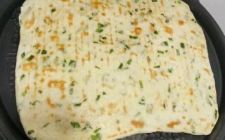发面葱油饼怎么做_发面葱油饼小窍门