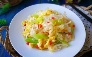 银耳怎么炒着吃最好_银耳炒什么食材最香