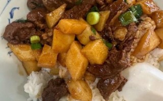 土豆烧牛肉盖浇饭怎么做_土豆烧牛肉盖浇饭热量高吗