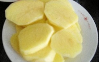 土豆片去黑眼圈敷多久_多久见效