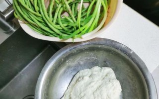 长豆角包饺子馅怎么做_豆角饺子馅要不要焯水