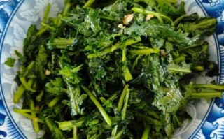 凉拌茼蒿怎么做不苦_凉拌茼蒿焯水几分钟