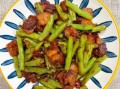 豇豆角炒肉怎么做_豇豆角炒肉先焯水还是先炒肉